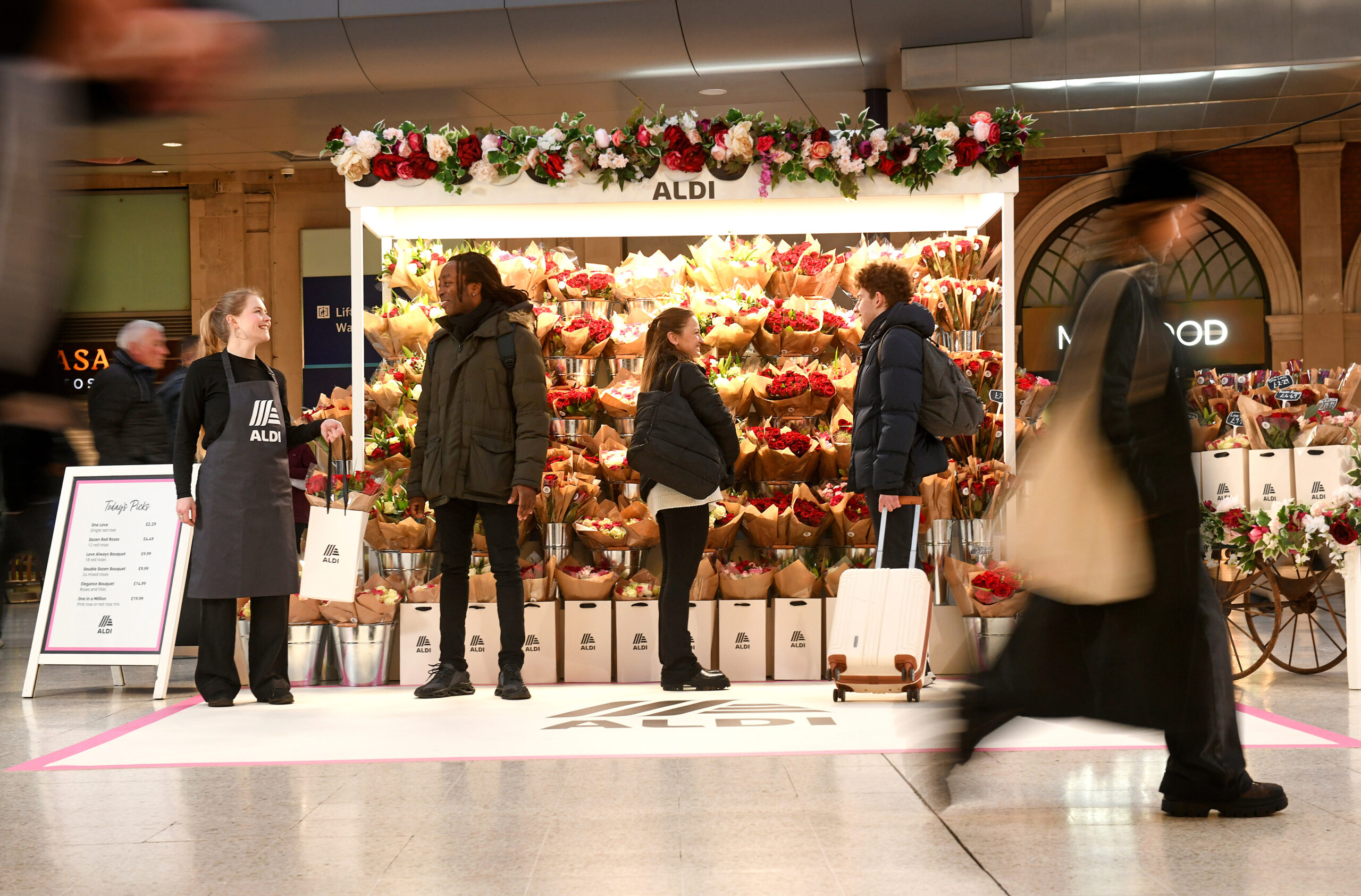 ALDI SAVES VALENTINE’S DAY BY OPENING ITS FIRST EVER FLOWER STALL IN ...
