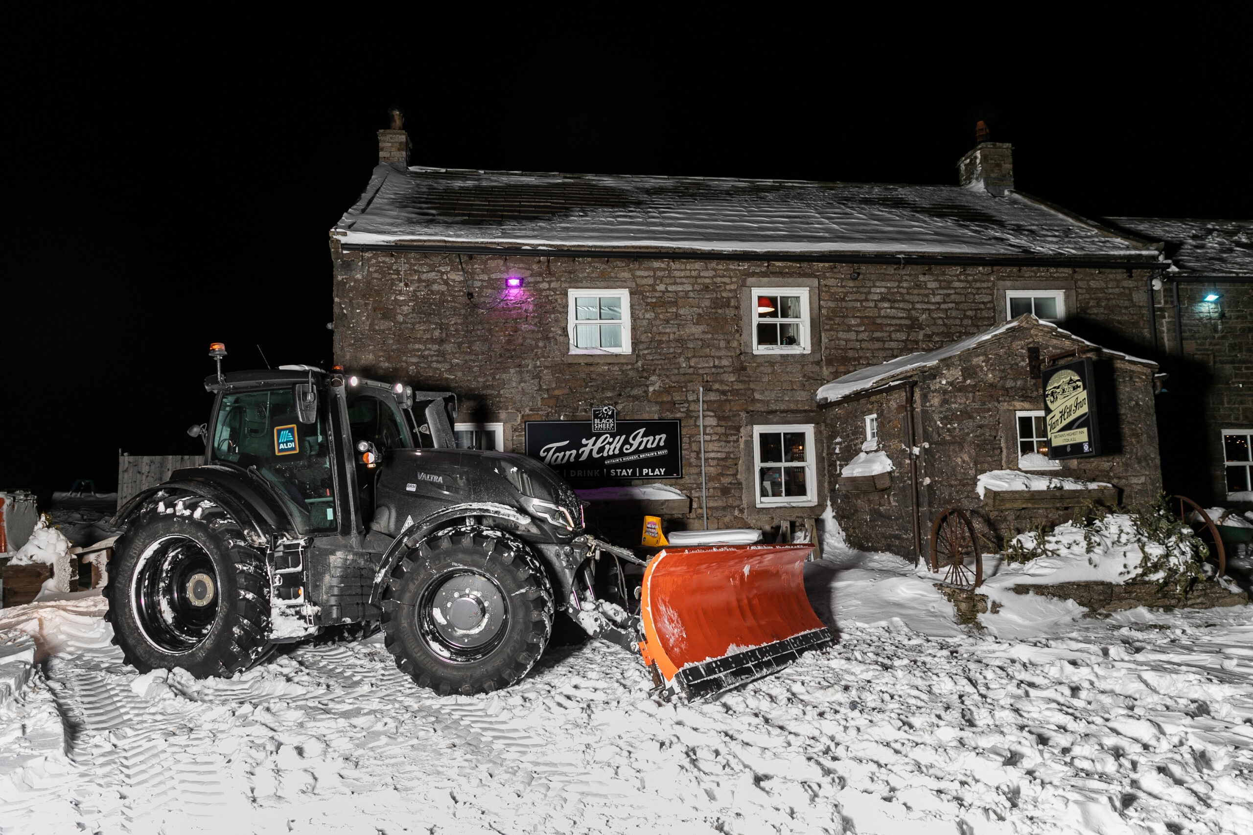 SNOW WORRIES! Aldi launches care package mission to snowed in guests at ...