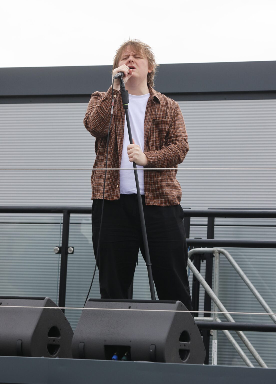 CAPALDI STAGES IMPROMPTU GIG ON ROOF OF AN ALDI - ALDI UK Press Office