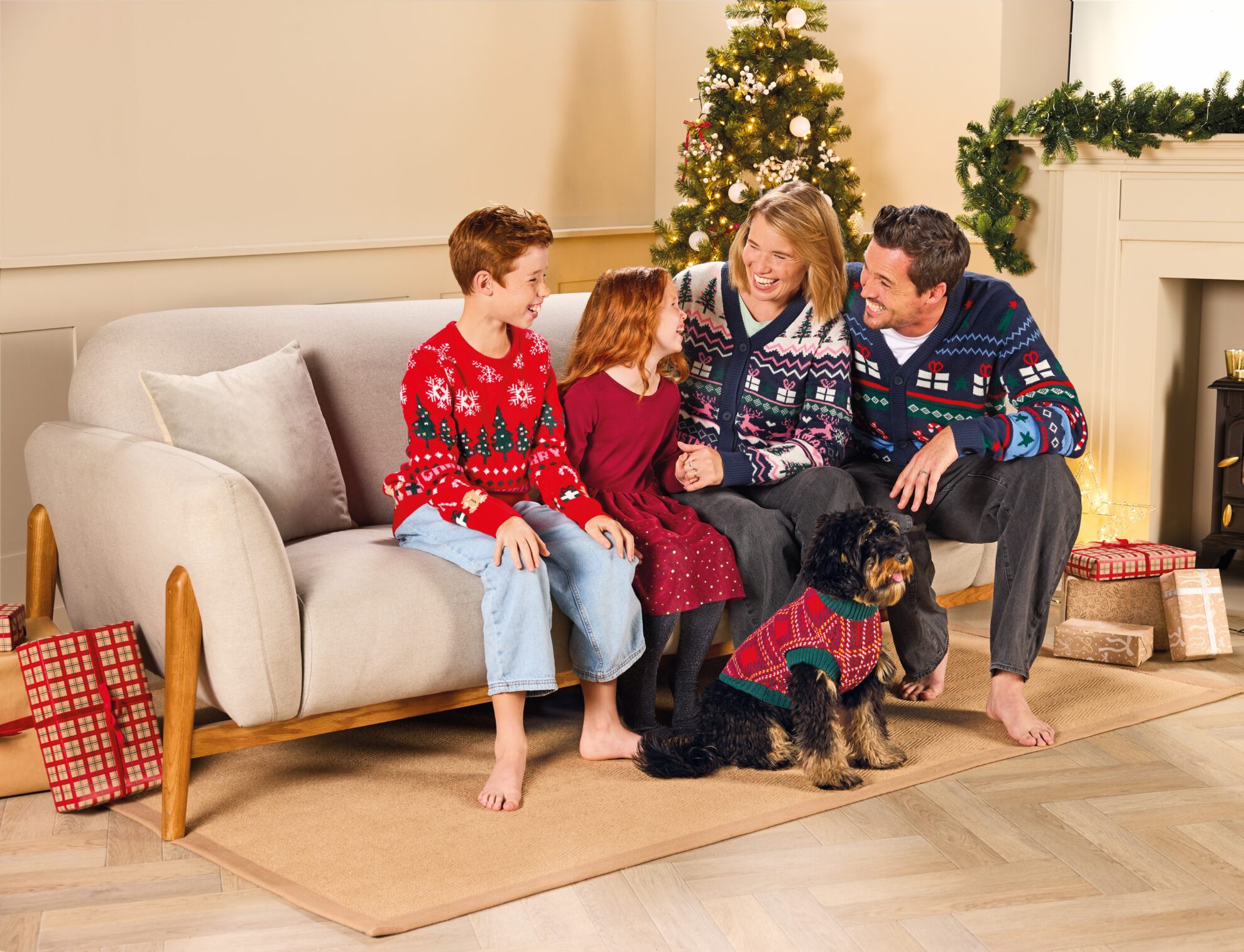 ALDI LAUNCHES NEW RANGE OF FESTIVE CLOTHING - ALDI UK Press Office