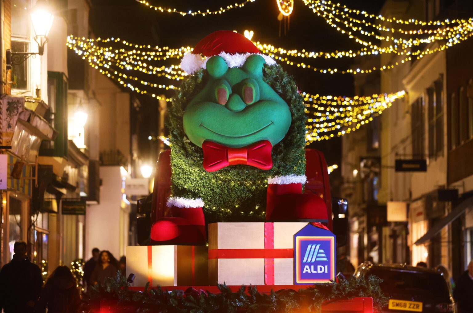 ALDI UNVEILS GIANT CUTHBERT-SHAPED CHRISTMAS TREE - ALDI UK Press Office