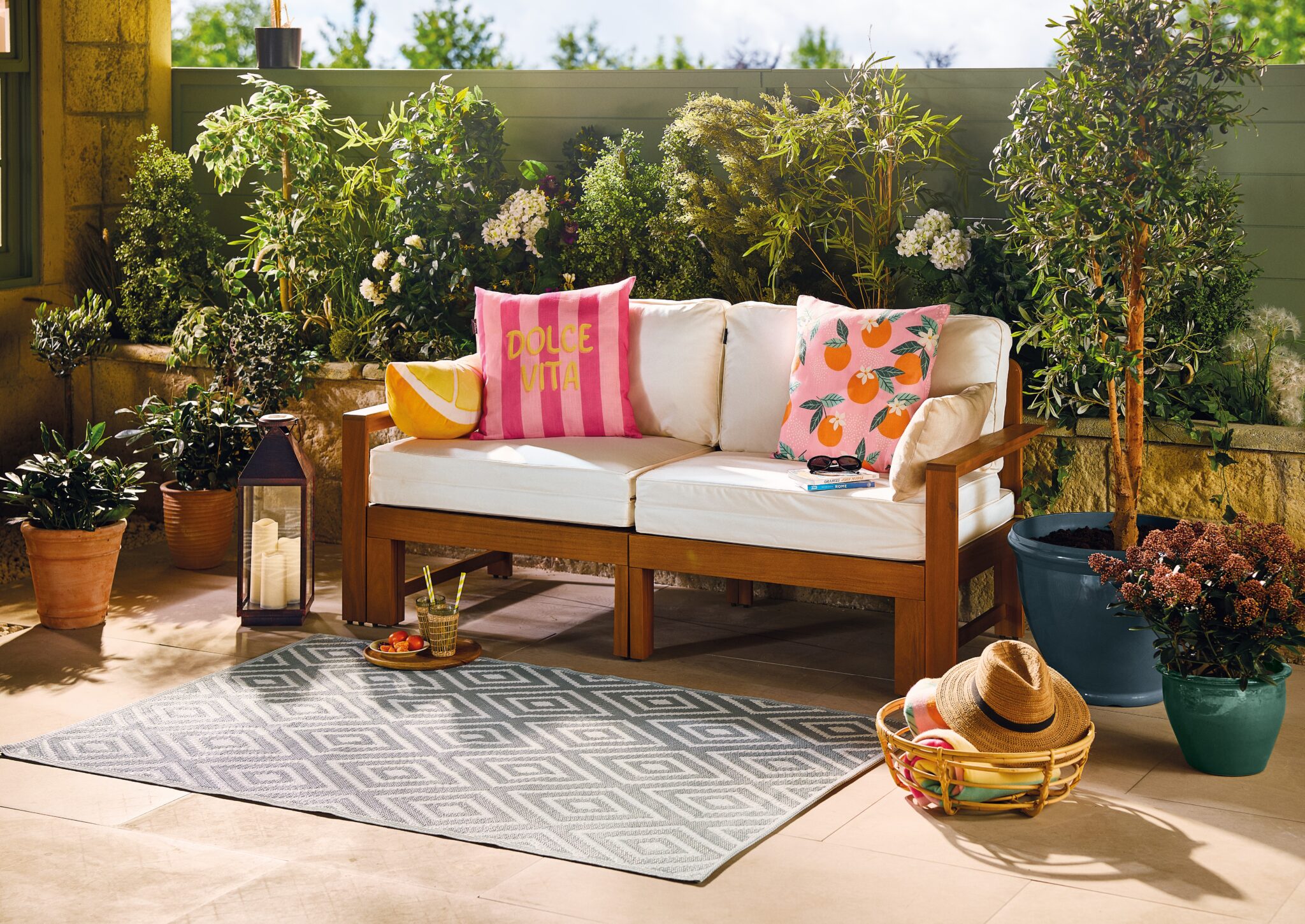 ALDI'S POPULAR GARDEN PRODUCTS RETURN - INCLUDING EGG CHAIR AND KAMADO ...